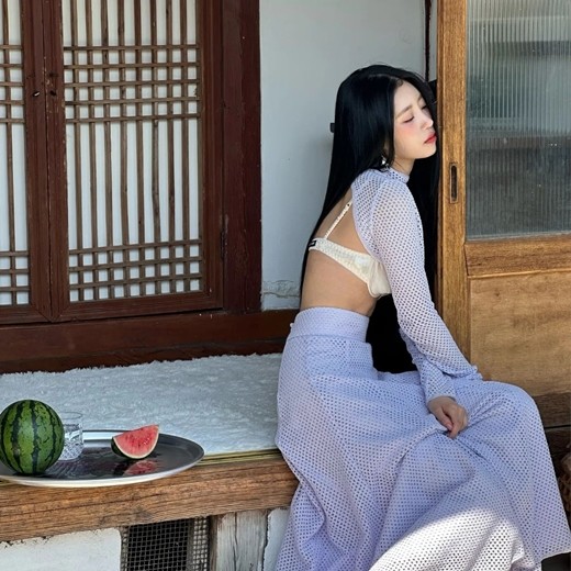 韩国女团lovelyz成员李美珠SNS晒美照展现性感诱惑魅力_韩国娱乐新闻_