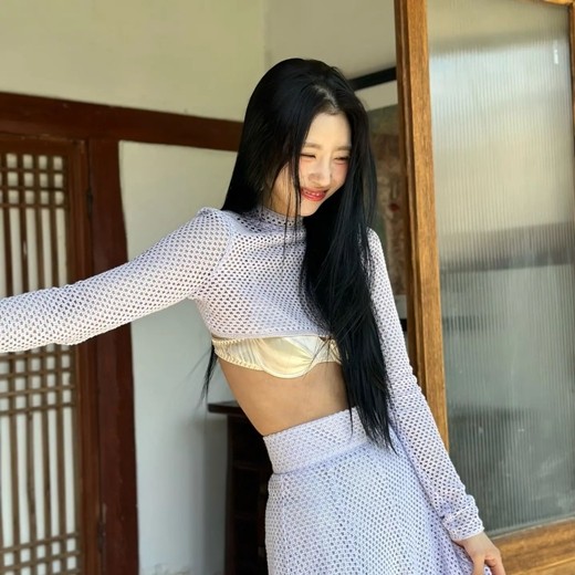 韩国女团lovelyz成员李美珠SNS晒美照展现性感诱惑魅力_韩国娱乐新闻_